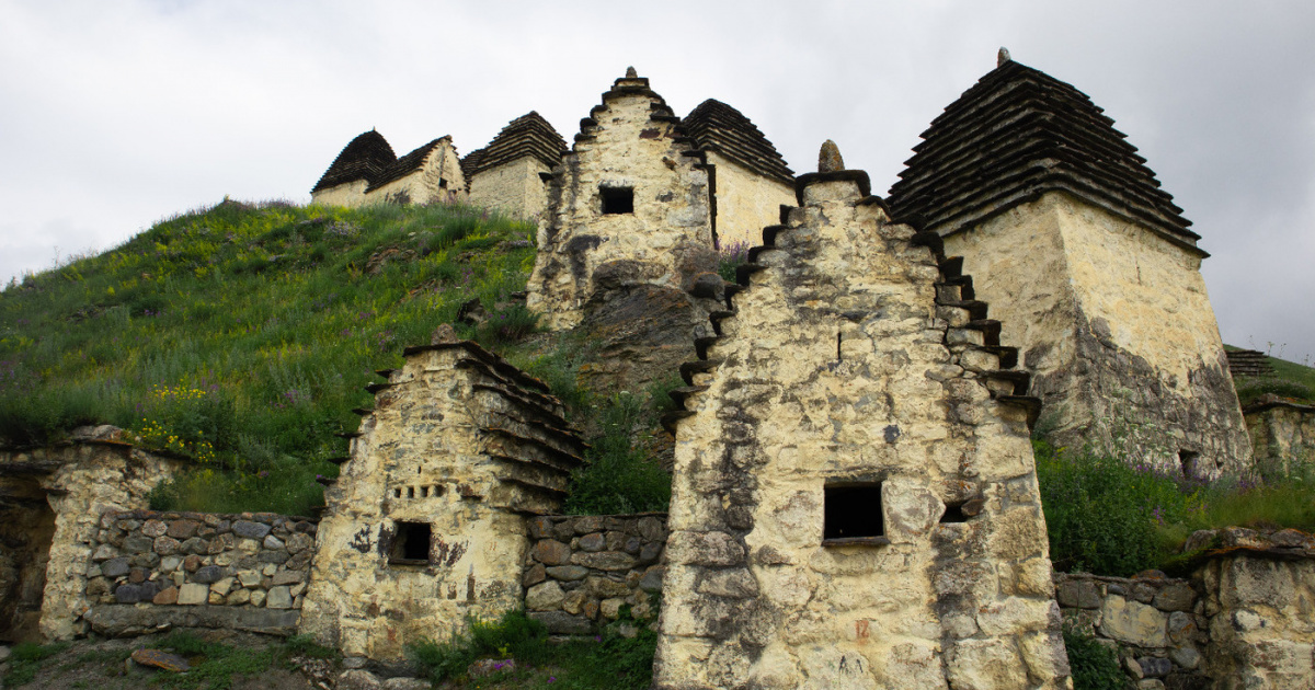 Думали, что это древние жилища народа Осетии. Заглянув через... — МирТесен